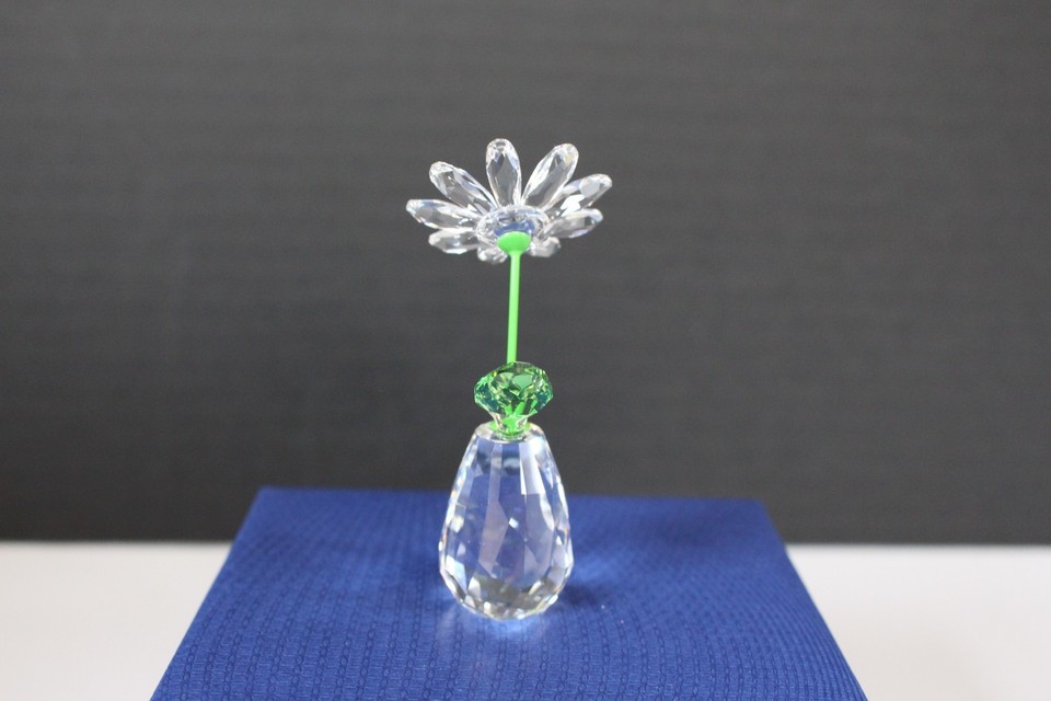 Swarovski Flower Dreams Daisy Figurine #5254328 / 5723649 April Birth ...