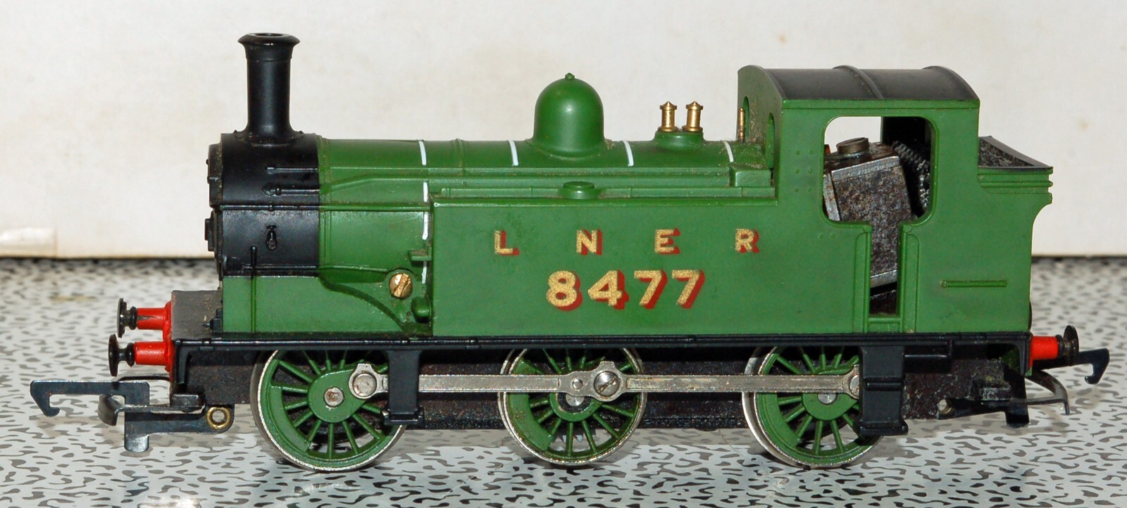 Hornby R252 LNER Class J83 Tank Locomotive 8477 OO Gauge for sale ...