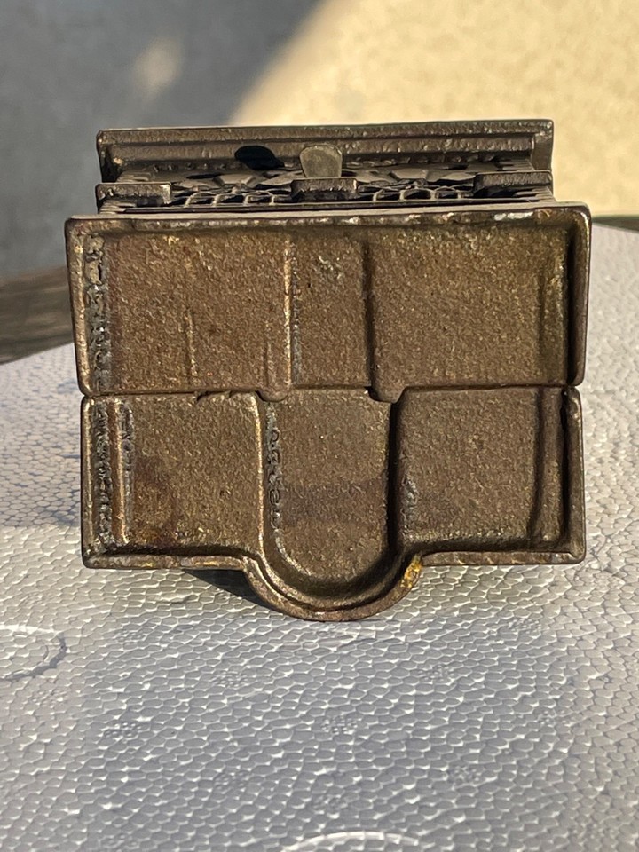 GRAY IRON CASTING CO CAST IRON ROOF BANK. BUILDING STILL BANK NICE BANK ...