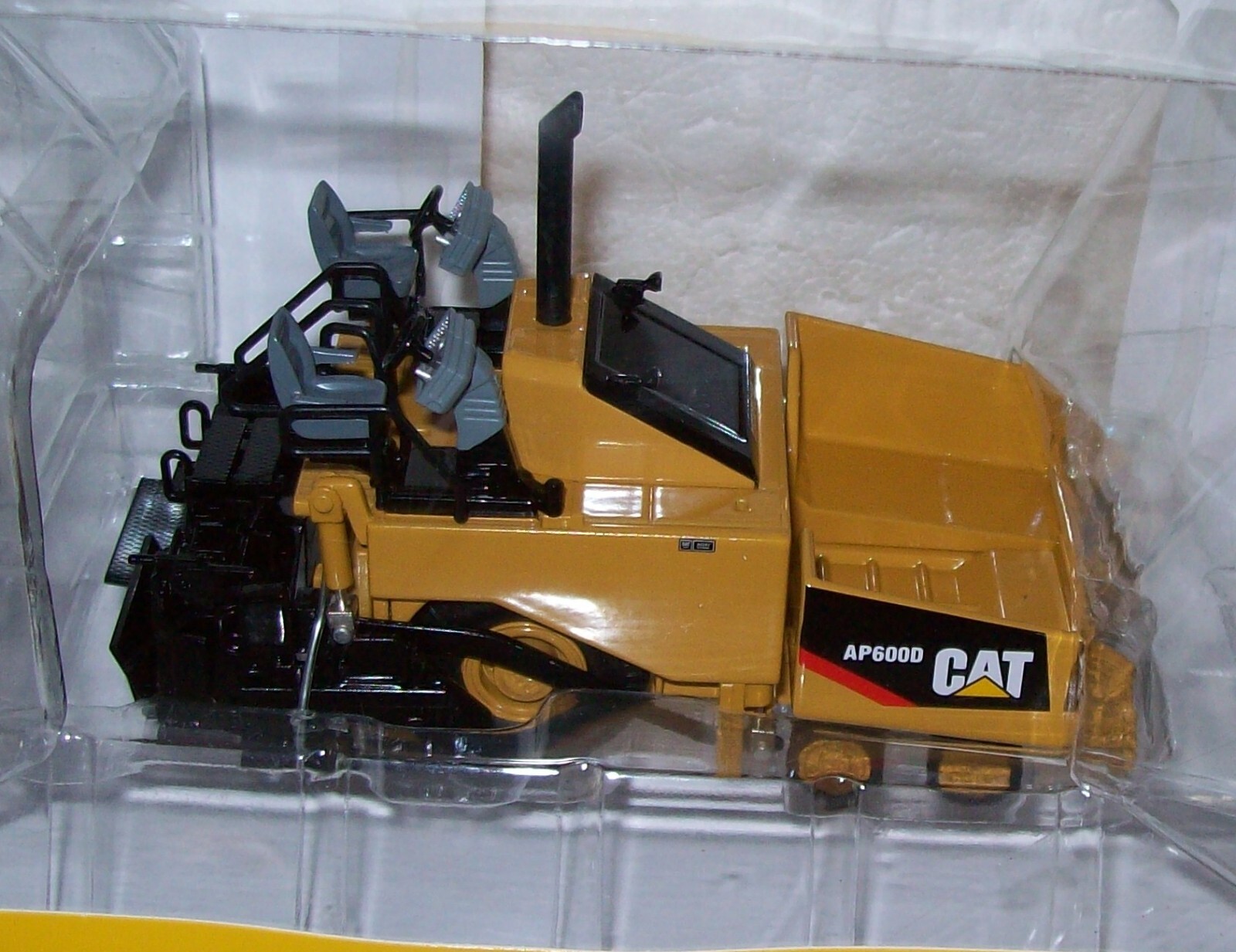 1:50 CAT AP600D Asphalt Paver Model 55259 Caterpillar Yellow | eBay