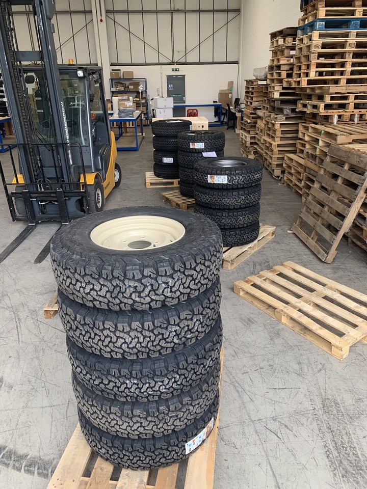 Genuine Land Rover Defender Wolf 16" Steel Wheels & BF Goodrich Tyres ...