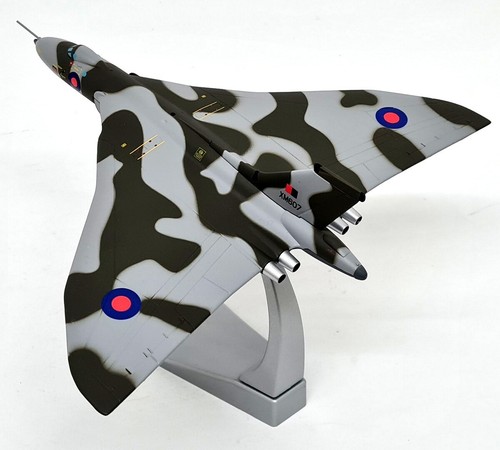 Corgi 1/144 Avro Vulcan B2 XM607 RAF 44 SQDN Black Buck 48301 Model ...