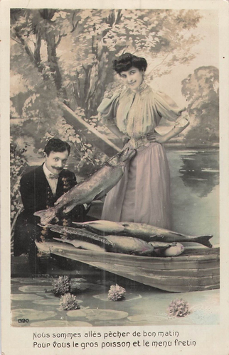 CP MOUSTACHU FEMME ELEGANTE AVEC BARQUE REMPLIE POISSONS | eBay