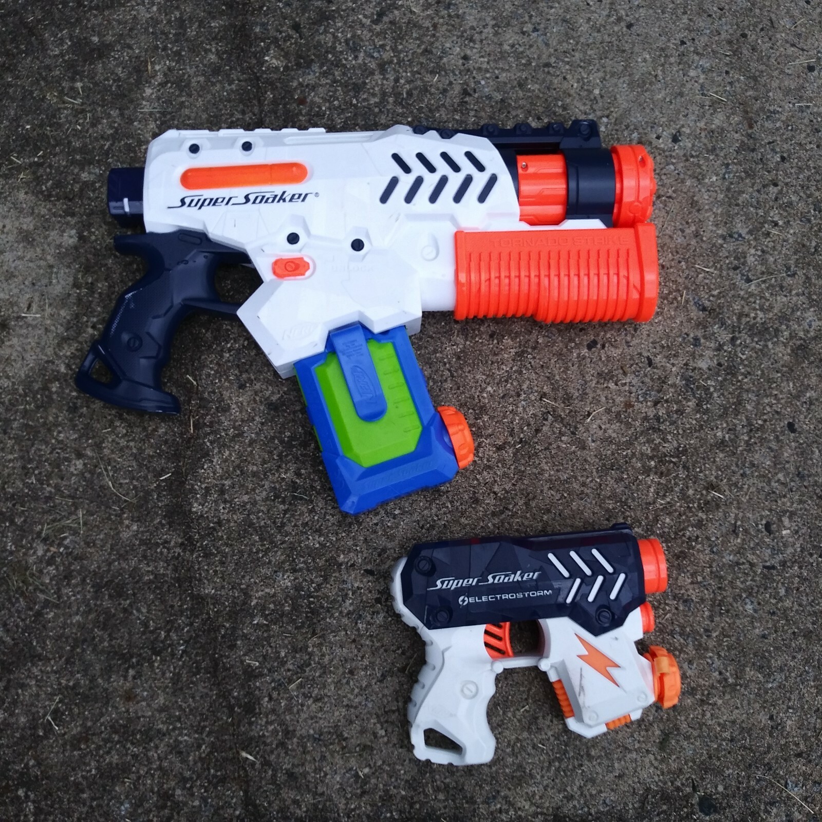 Super Soaker Electrostorm Motorized Water Pistol & Tornado Strike w ...