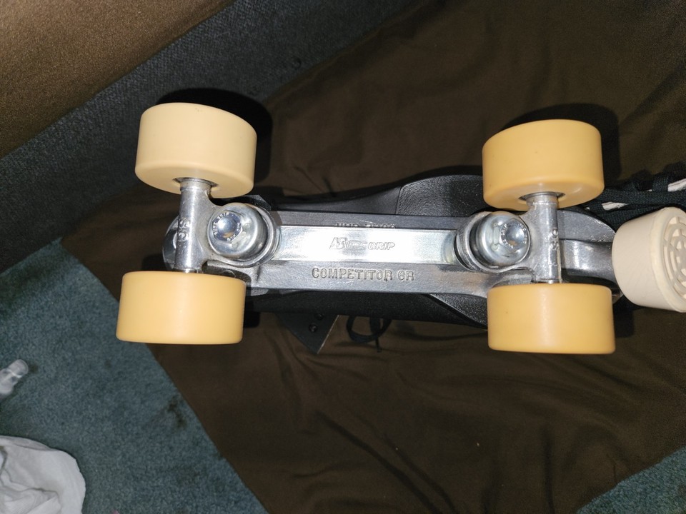 Ridell Sure-Grip SIZE 11 Men’s or Women's Roller Skates | eBay