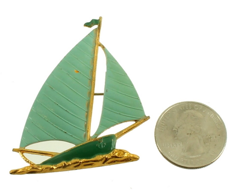 VINTAGE DECO GREEN ENAMEL LARGE SAIL BOAT PIN GOLD FINISH CHARMING! 2 1 ...