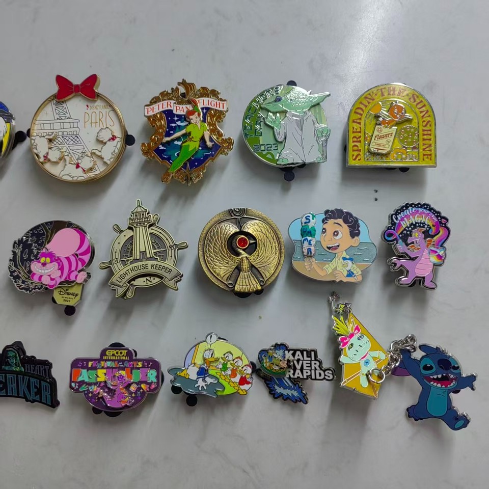 Disney exchange badges come in groups of 20 pins | eBay