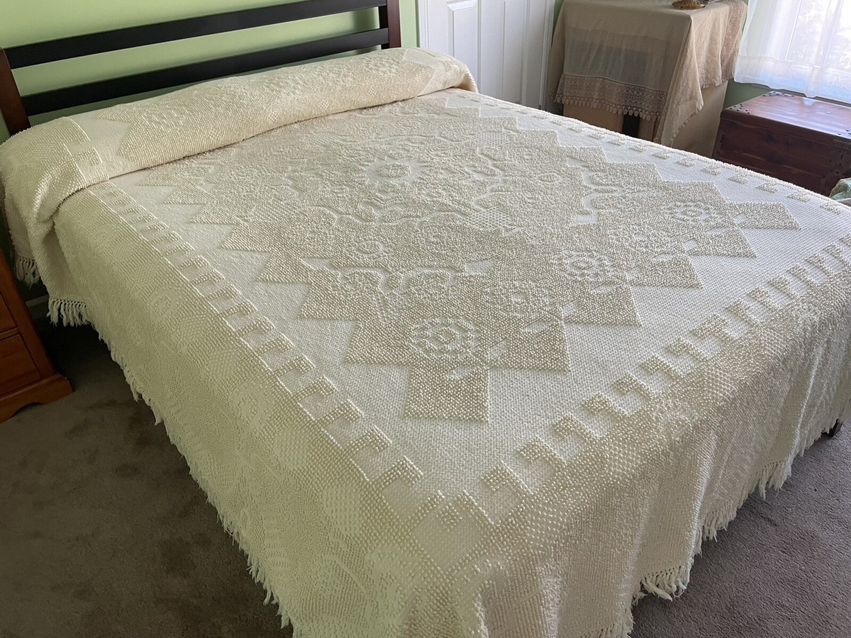 White Chenille Bedspreads Full Vintage Chenille Bedspread Ocean Waves