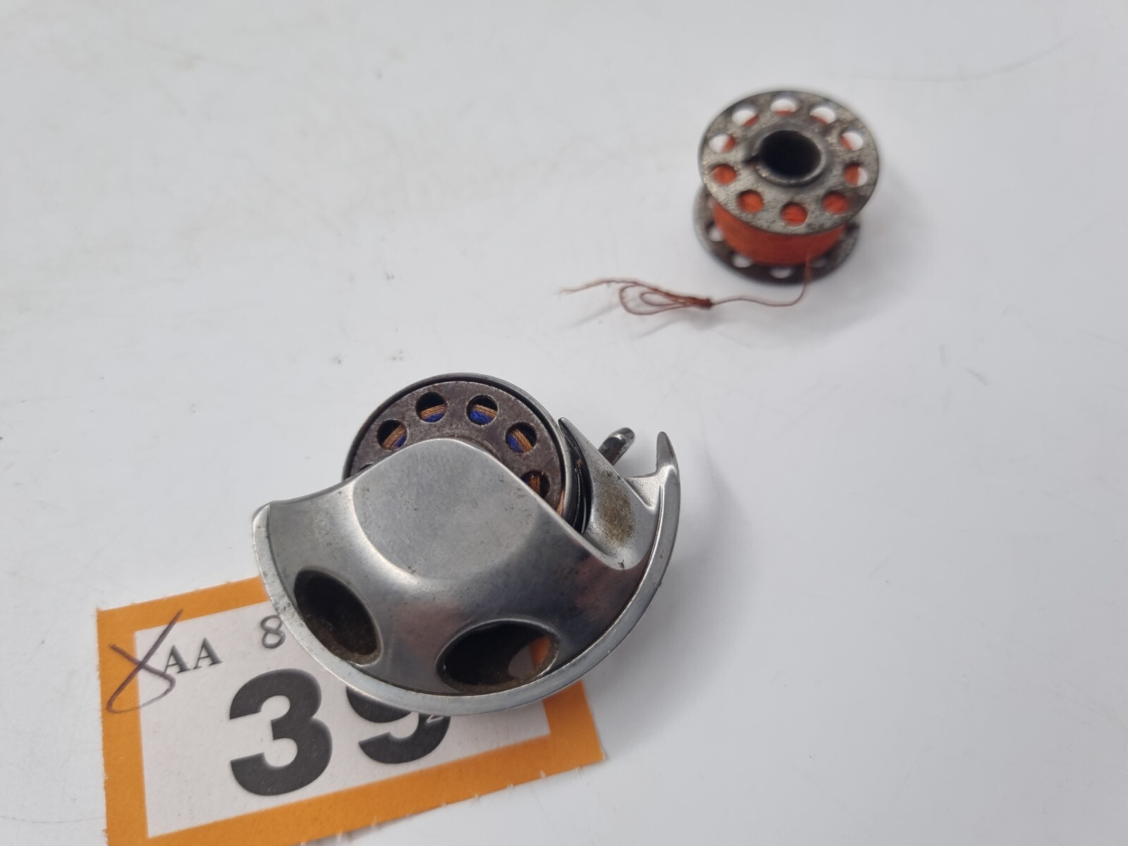 Singer Sewing Machine Shuttle & Bobbin x1 - LOT XO39 | eBay