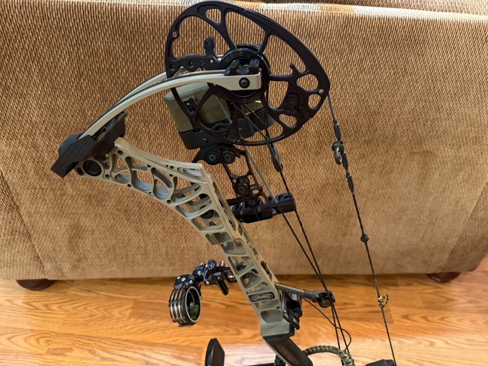 Matthews Phase 4 29 *LOADED* (Less than a year old.) BOW IS READY TO ...
