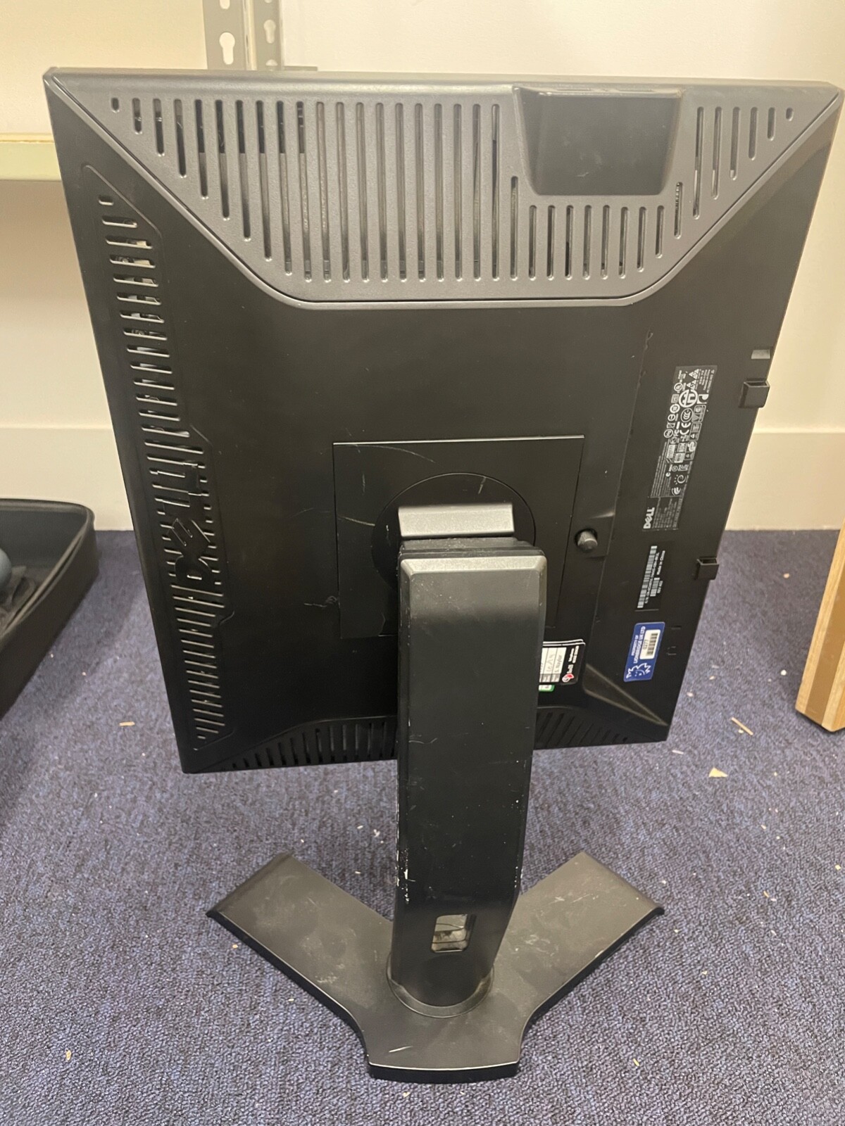 Dell P190ST monitor-Grade C- with stand-LCD Monitor w/4-Port USB Hub ...