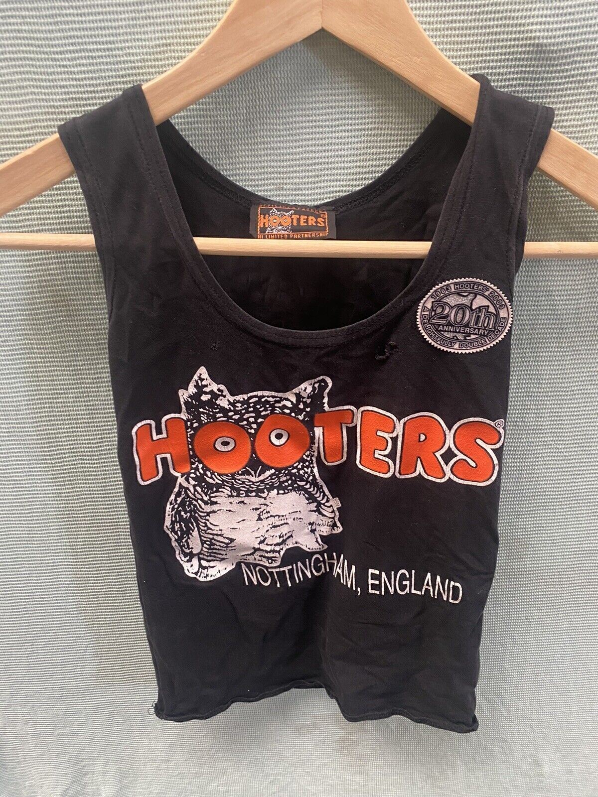 Hooters Nottingham England 20th Anniversary Black Ves… - Gem