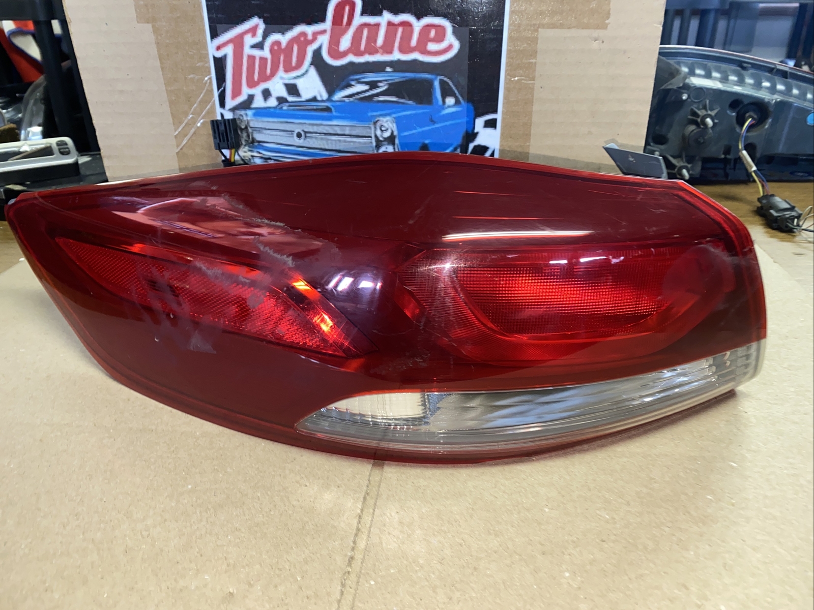 Damaged 17-18 Huyndai Elantra Left driver lh side tail light lamp OEM ...