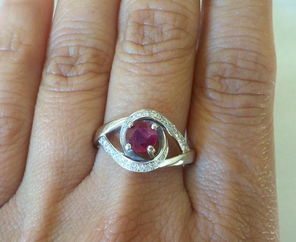 Shane & Co. 14k White Gold Solitaire Ruby Diamond Ring - 4.16 gms, Sz 8 ...