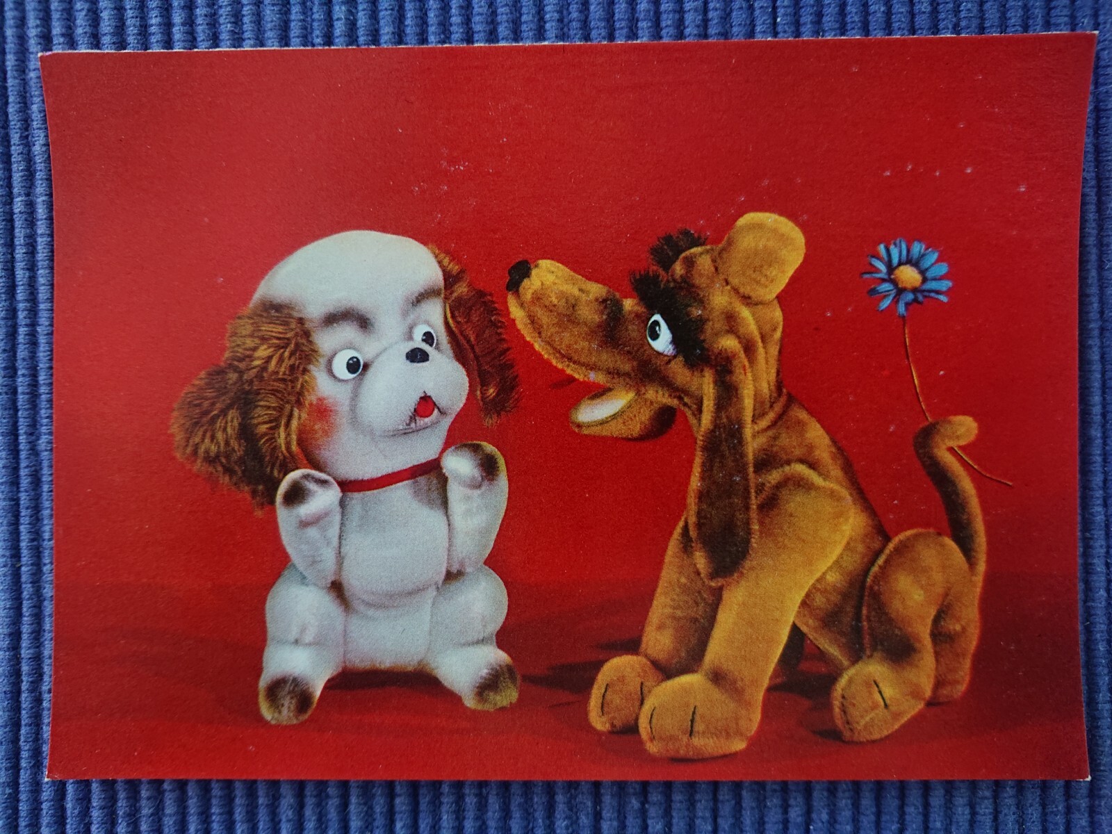 alte Ansichtskarte Postkarte AK 2 Hunde Pluto Blume Geschenk ...