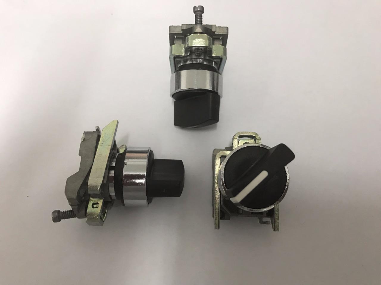 Schneider Electric P/N: XB4BJ33, Black Switch, Selector, 3 Position ...