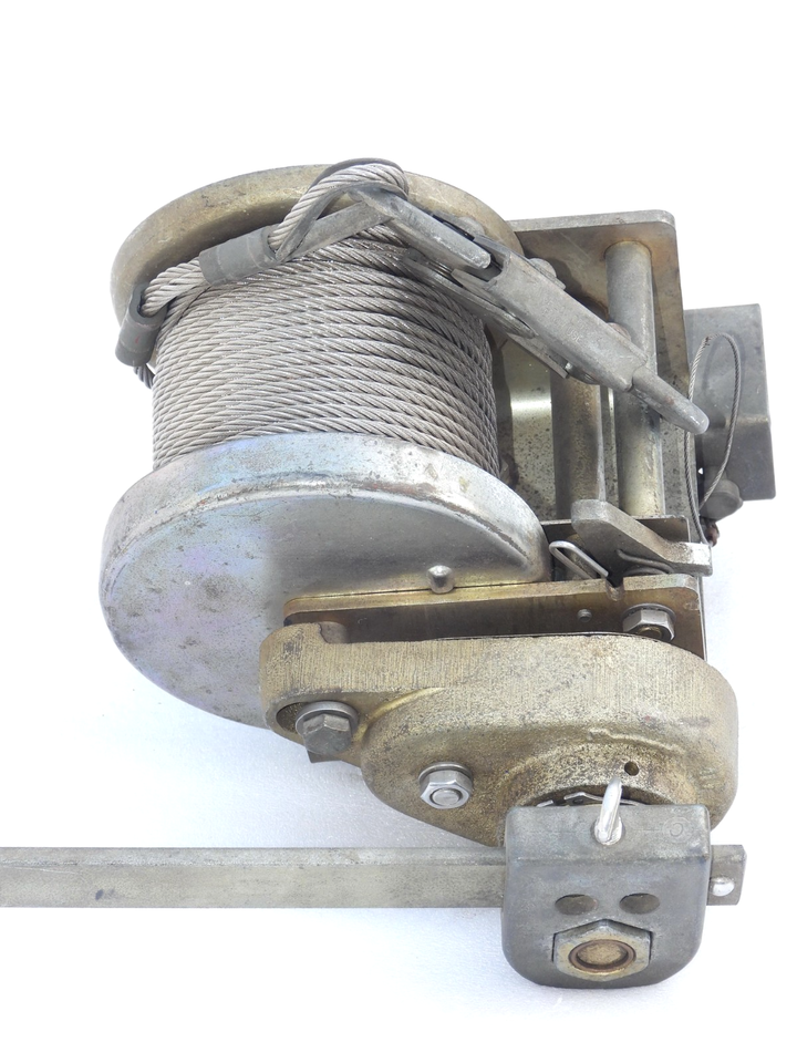 PROTECTA AK210AS HEAVY-DUTY 110-FOOT CONFINED SPACE BRAKE WINCH LIMIT ...
