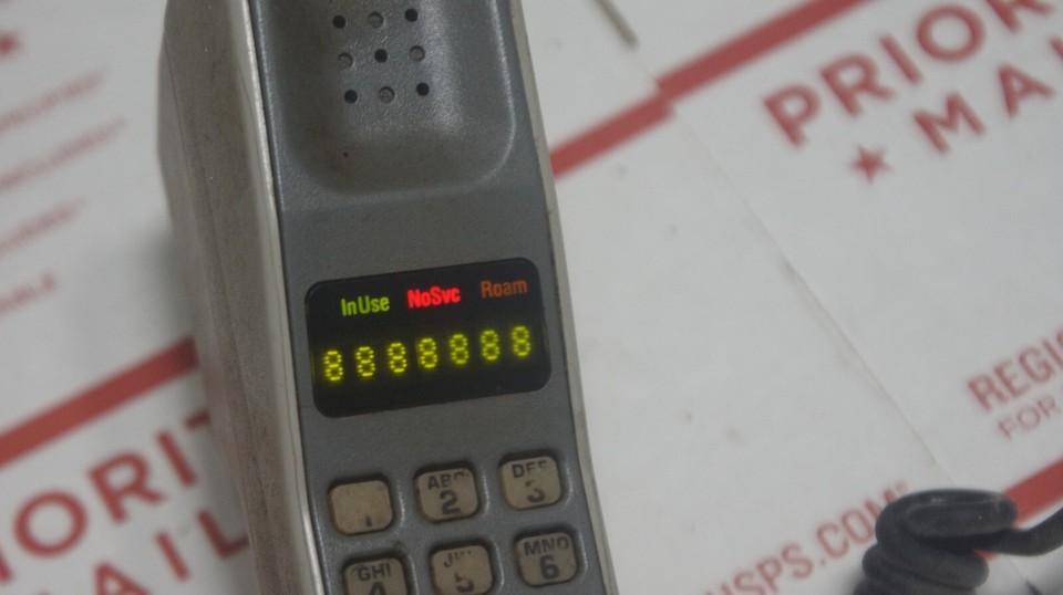 MOTOROLA ULTRA CLASSIC VINTAGE CELLULAR ONE PHONE W BATTERY ELIMINATOR ...