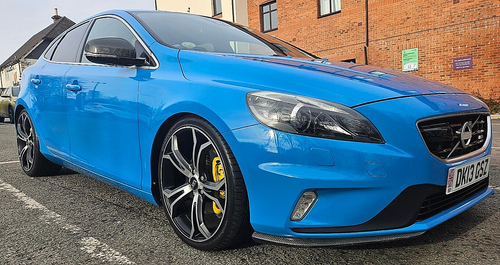 Volvo V40 T5 R Design Rebel Blue With Expensive Upgrades Grade 4.5 ...