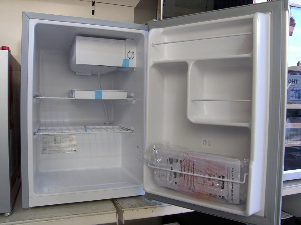 Logik LTT68S23 Silver Table Top Mini Fridge with Chill Compartment ...