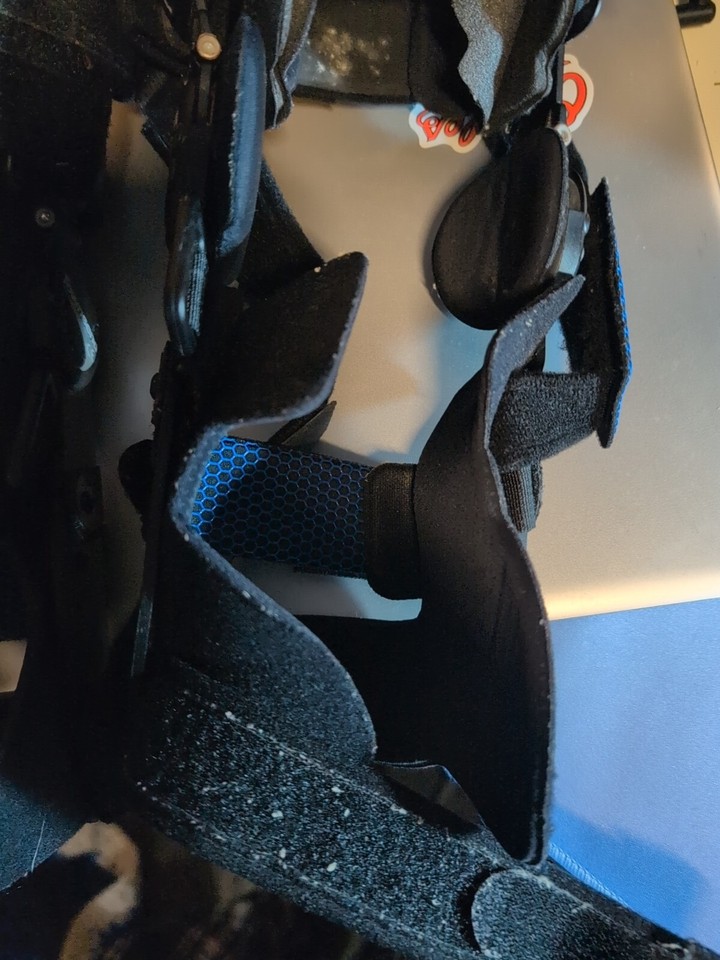 Townsend / Thuasne "REBEL RELIEVER" Knee Braces Pair Black Pair See ...