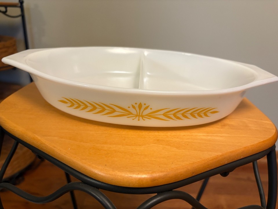 Vintage PYREX Divided Casserole 1.5 qt ROYAL WHEAT Pattern Baking Dish ...