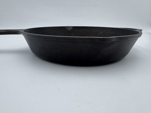 Yellowstone x Lodge Cast Iron Skillet, 10.25", Authentic Y | eBay