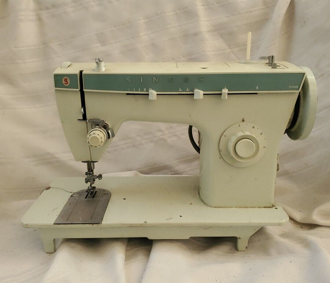 Vintage Singer Sewing Machine Model 258 - Free Running