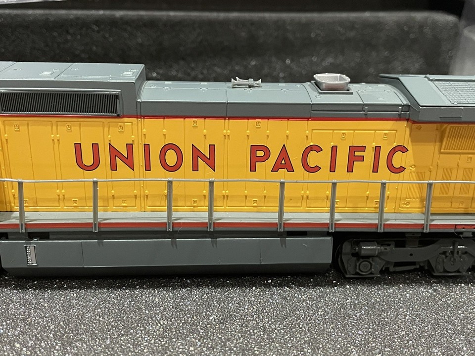 HO Bachmann Spectrum 86002 Union Pacific GE DASH 8-40CW Diesel ...