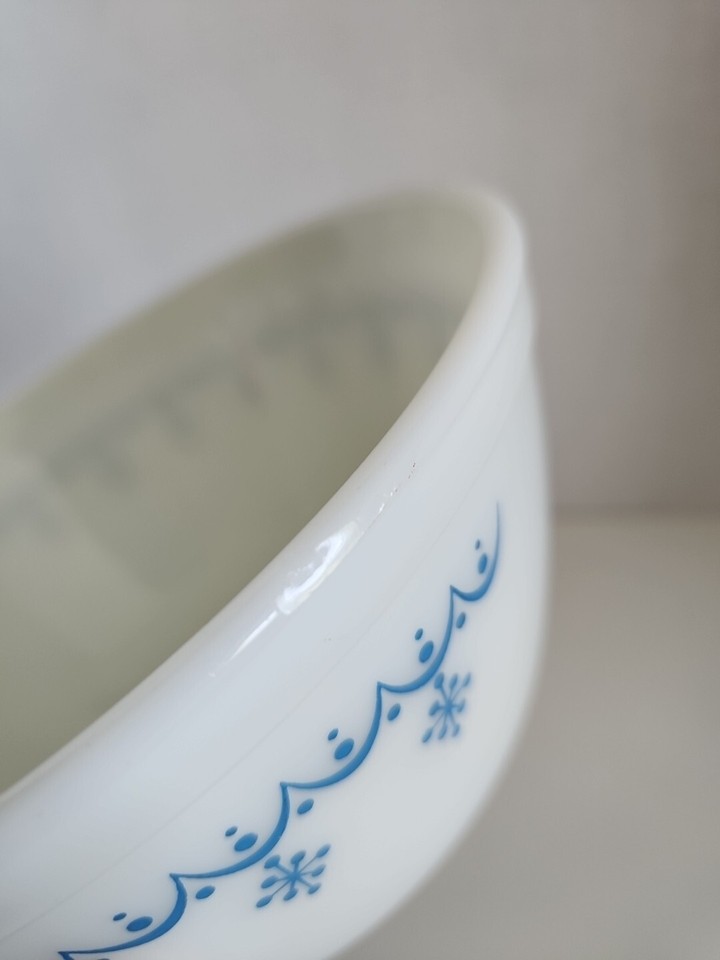 Vintage PYREX Snowflake Garland #402 Mixing Bowl Blue White 1 1/2 QT | eBay