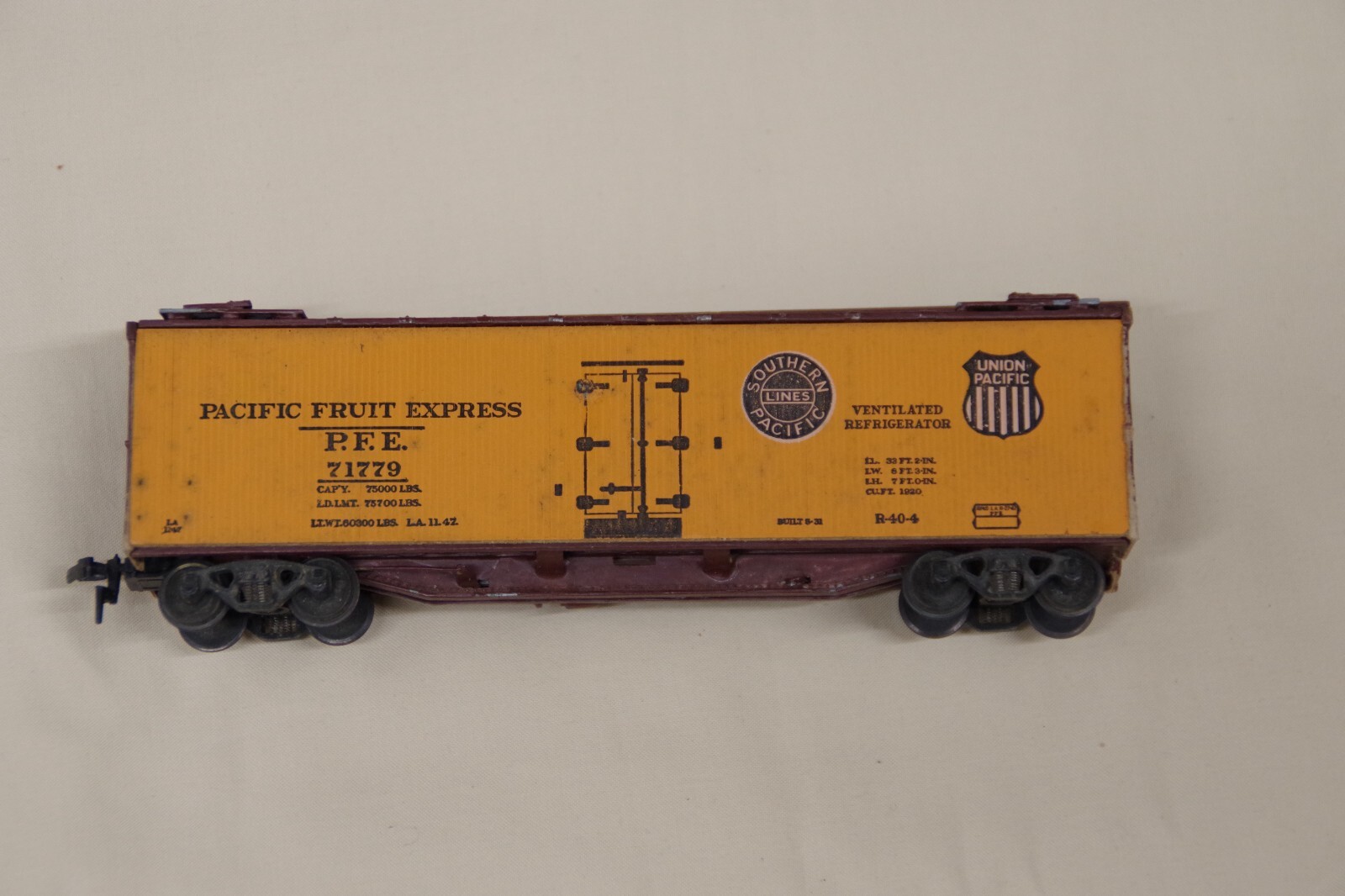 Rail Line HO Scale Union Pacific P.F.E. (Pacific Fruit Express) 71779 ...