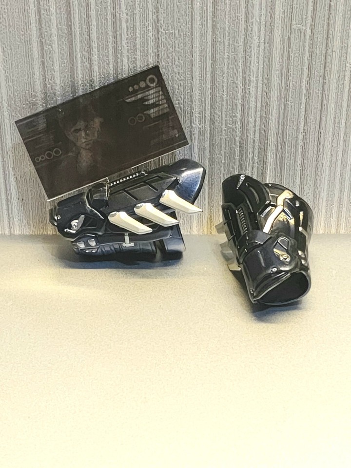 1/6 Scale Hot Toys VGM26 Batman Arkham Knight gauntlets forearm armors ...