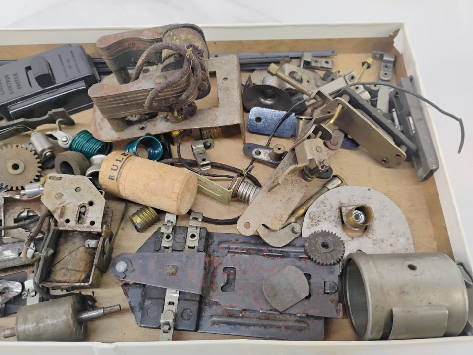 Large Vintage Lionel Model Train Parts And Accessories LOT 3 | eBay