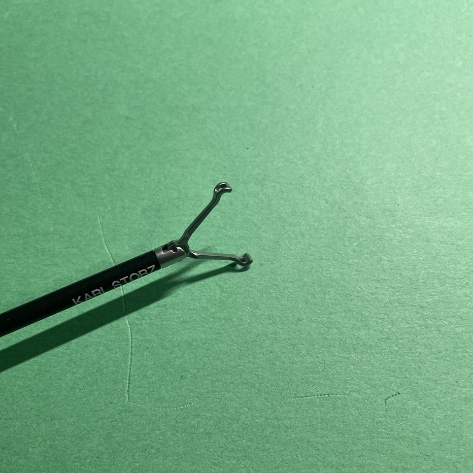 Karl Storz 33821A Axillent Babcock Fenestrated axial handle 5mm Like ...