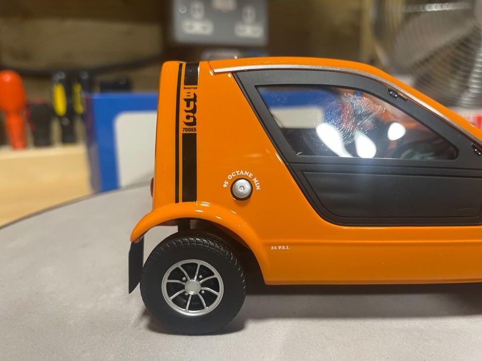 BOND BUG [1970-74] in orange - DNA [Radscale] Collectibles 1:18 scale ...