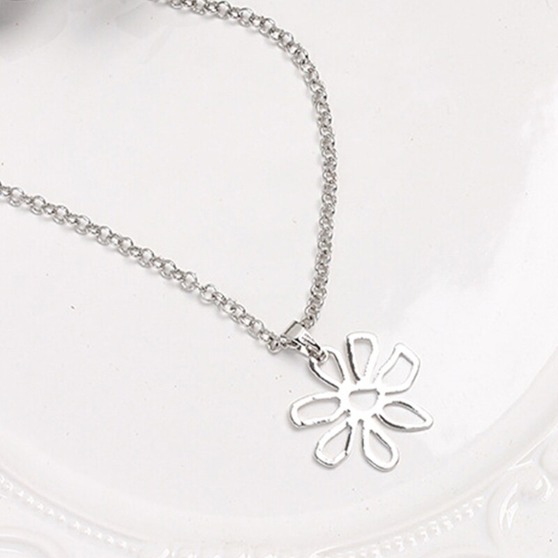 Alloy Single Layer Necklace Simple Flower Pendant Neck Chain Female ...