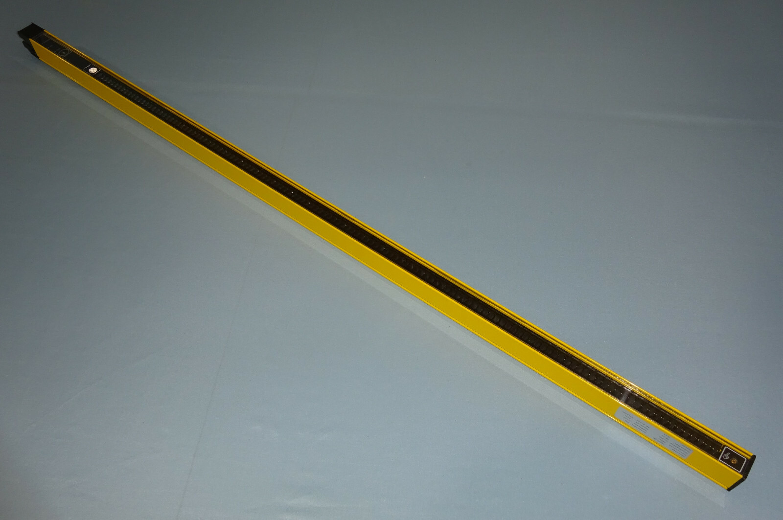 Set of 2 Allen-Bradley GuardShield 445L-T4L0960YD Light Curtain 960mm ...