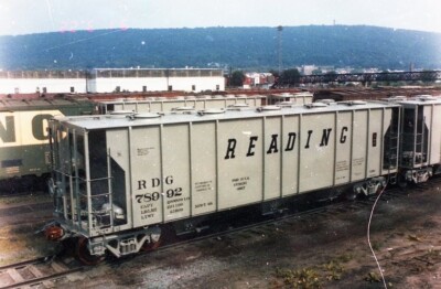 RDG reading railroad covered hopper car 78992 reading,pa. mounted ...