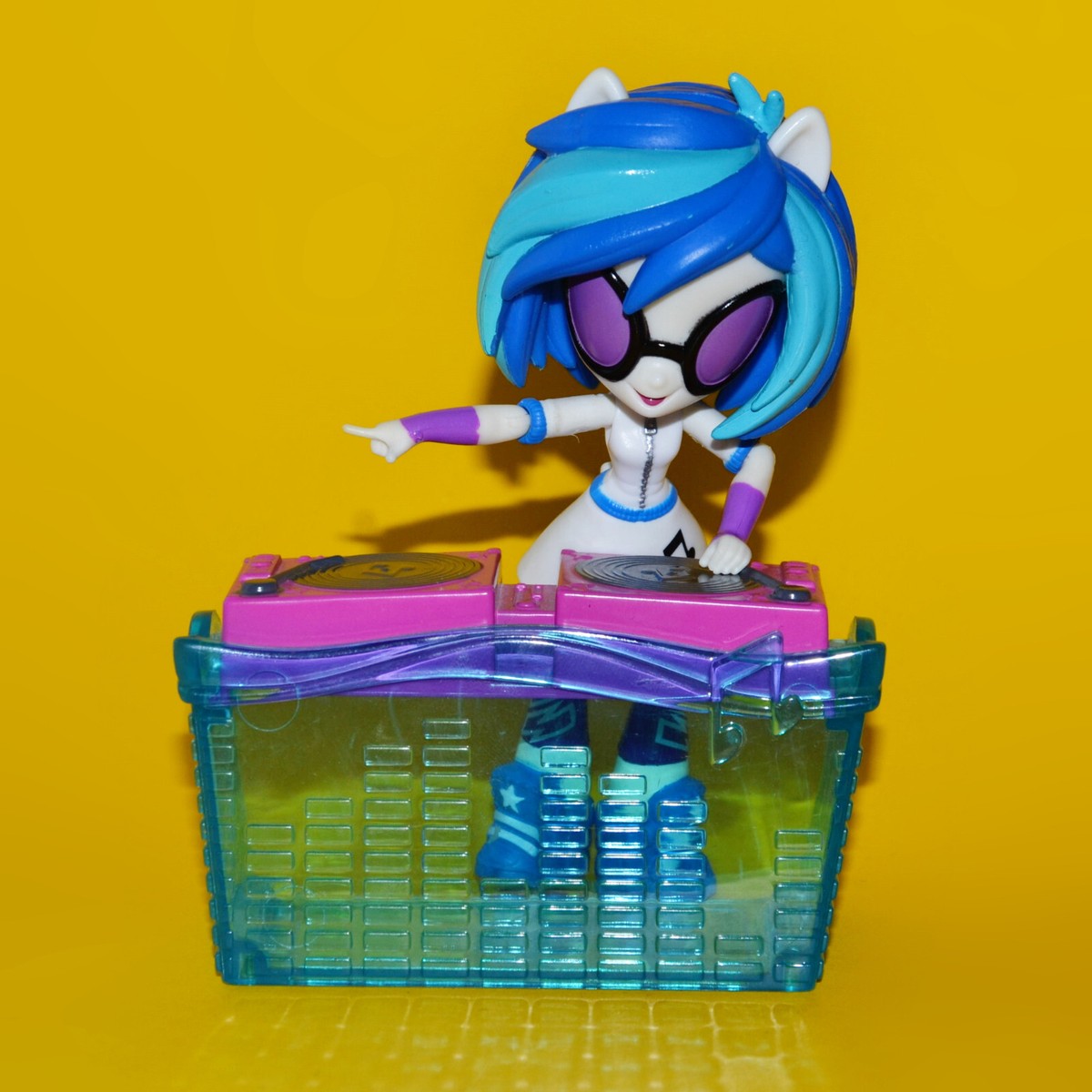 Equestria Girls Vinyl Scratch