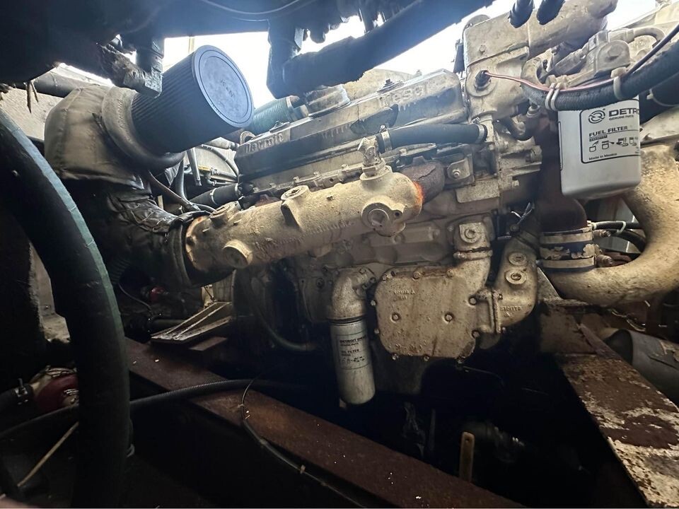 Detroit Diesel 8v92 TA Marine Diesel Engine 735 HP with TWIN DISC MG ...