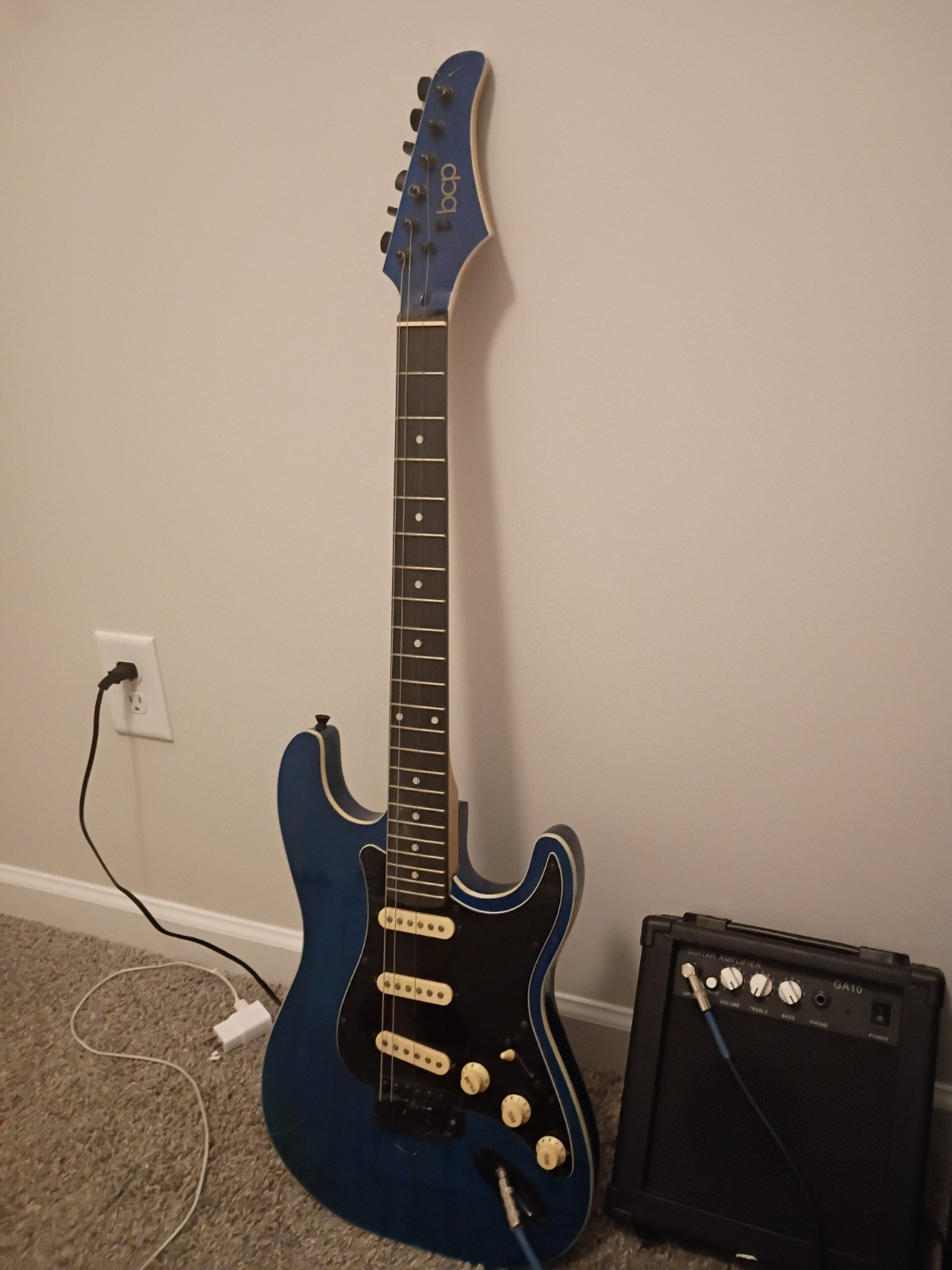Starter electric guitar blue missing 3 strings plates surprisingly well ...