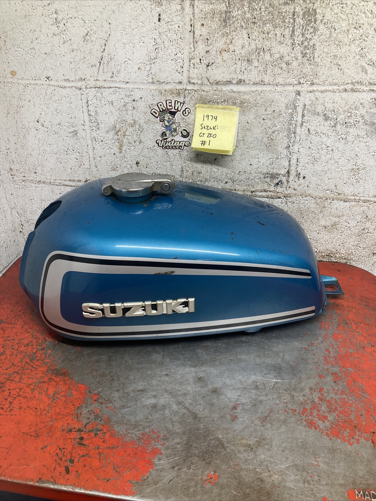 1974 Suzuki GT250 GT Hustler Gas Fuel Petrol Tank | OE | Vintage | GT250