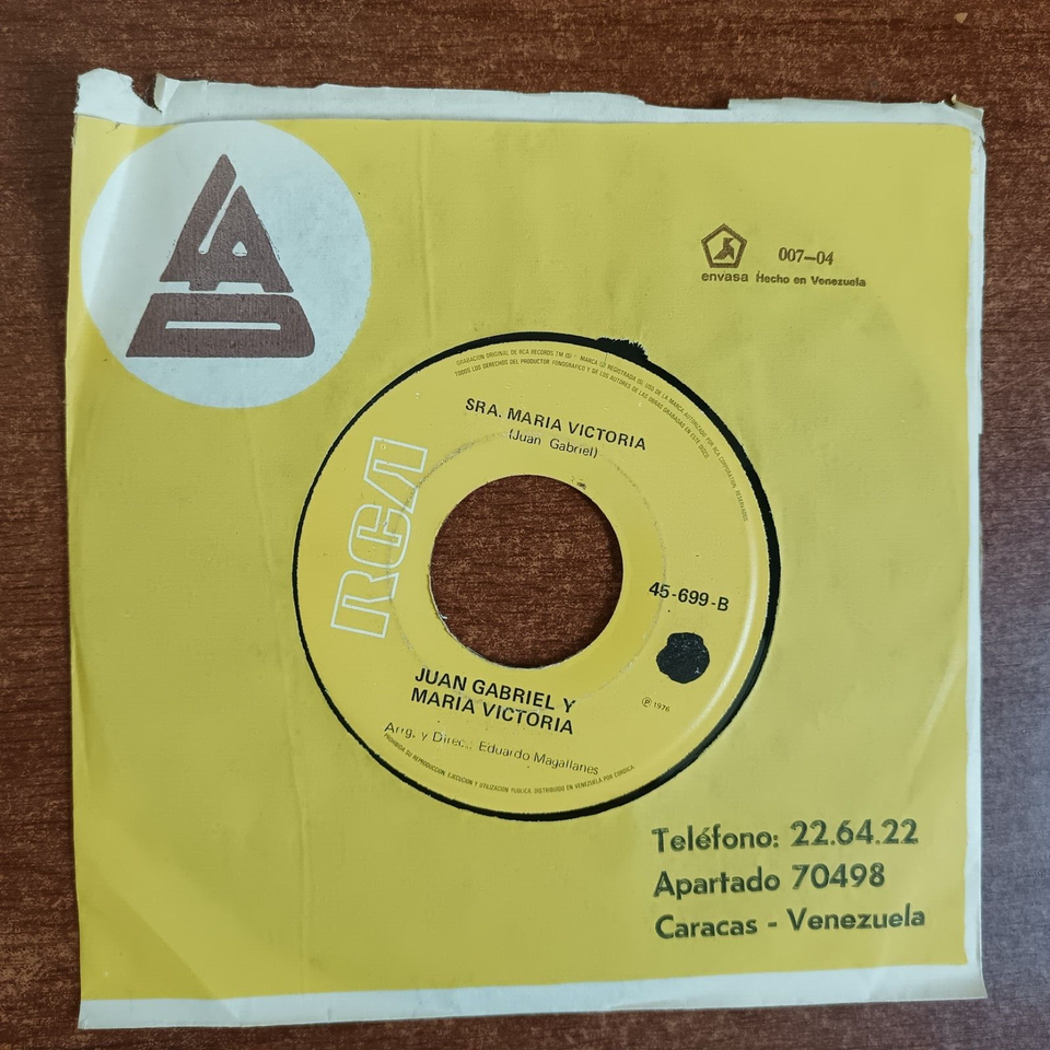 Juan Gabriel ‎– 17 Años / Sra. Maria Victoria [1976] Vinyl 7" Single 45 ...