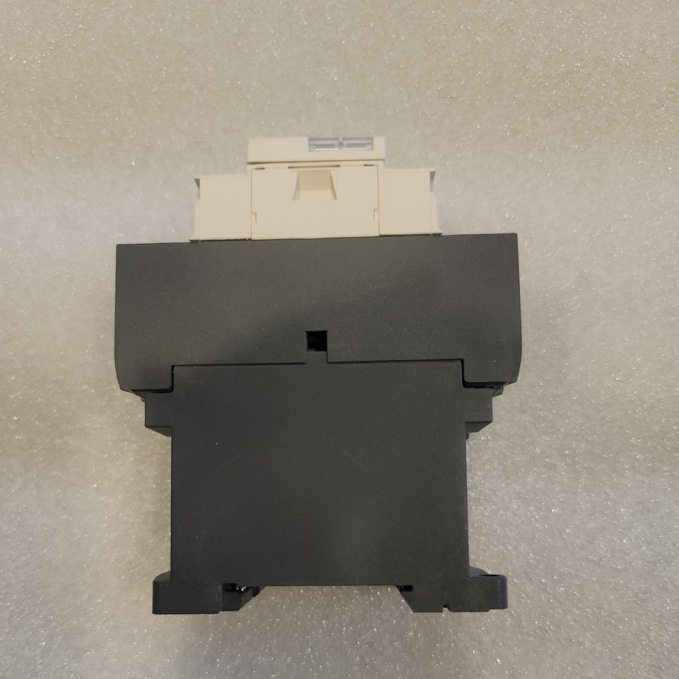 Schneider Electric Telemecanique LAD4TBDL Magnetic Contactor w/ LC1D326 ...