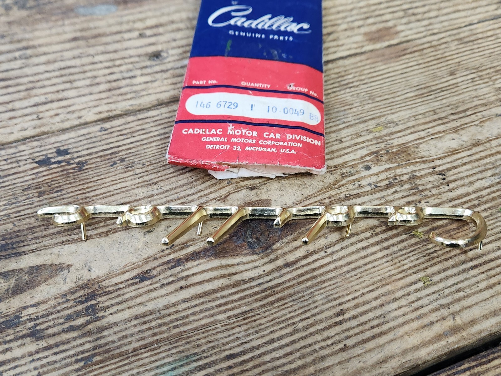 NOS OEM 1957 CADILLAC GOLD FENDER SCRIPT EMBLEM LOGO "CADILLAC" 1466729 ...