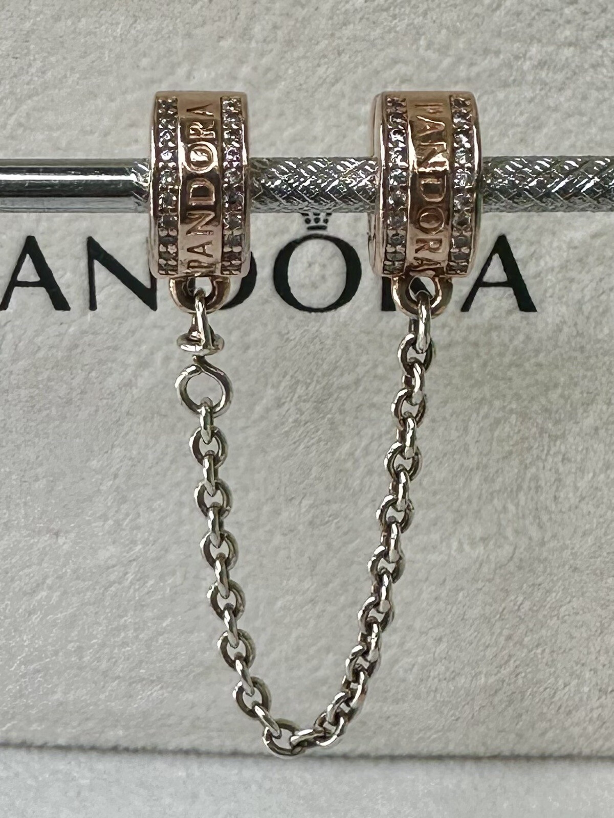 Pandora Rose ALE R Moments Insignia Logo Silicone Cli… - Gem