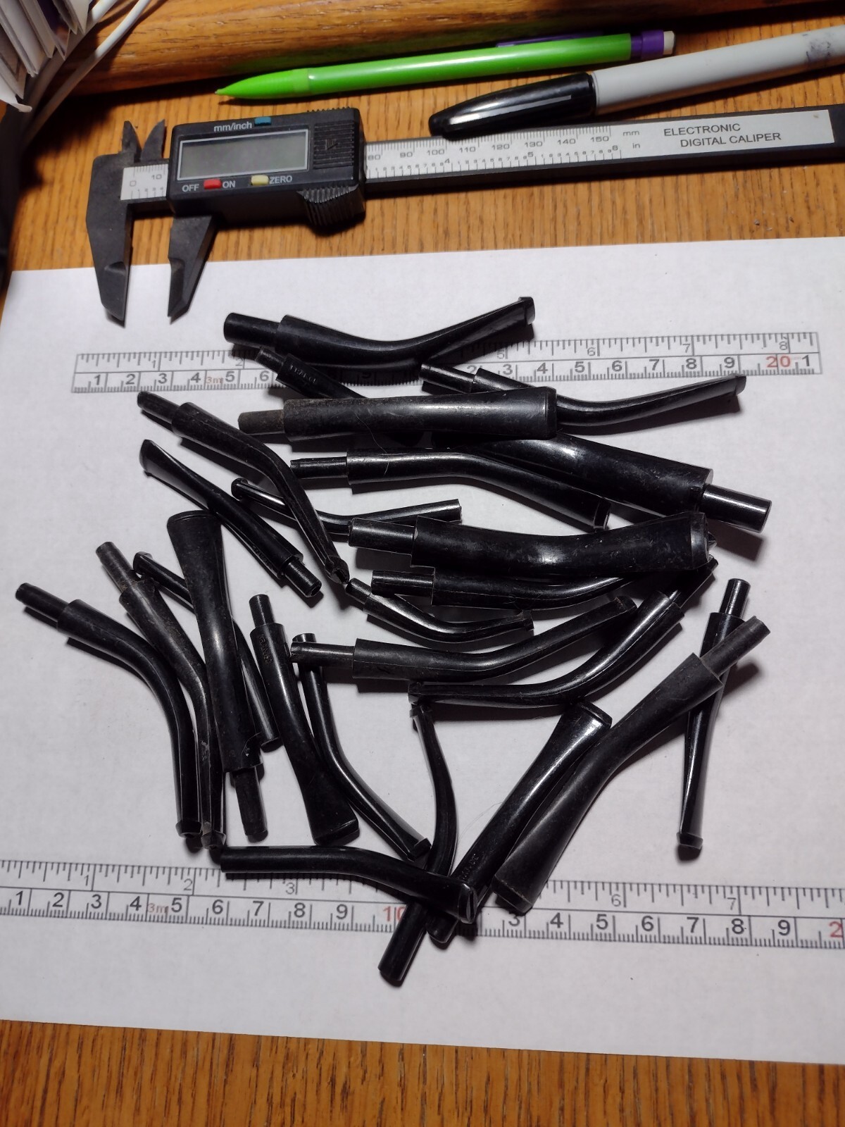 Lot of 25 Bent Plastic Tobacco Pipe Stems Mouth Pieces bits One Size ...