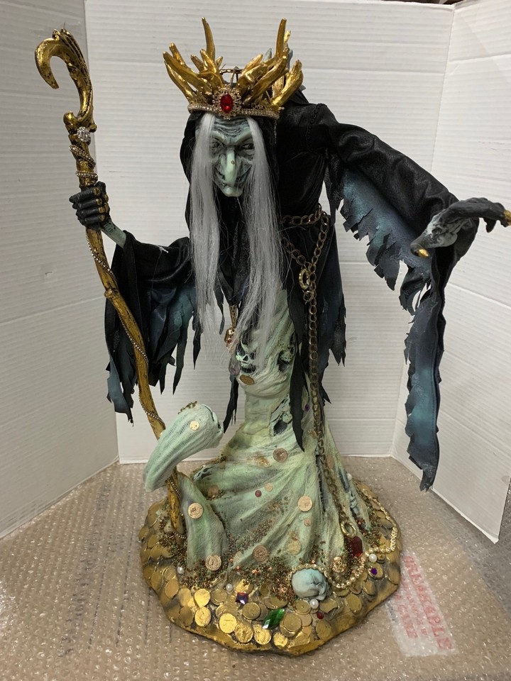 Katherine's collection Halloween witch Gilda the Treasure Temptress 24 ...