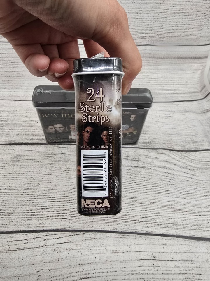 The Twilight Saga: New Moon - Adhesive Bandages In Tin 2008 New Sealed ...