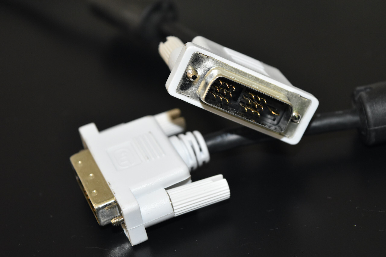 SPACE SHUTTLE-D - DVI-D (Male) to DVI-D (Male) Cable - Length 1.8m - EUC | eBay